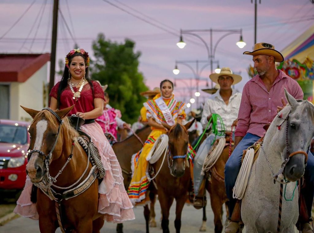Espectacular cabalgata y rodeo baile en Acula - Fuerza Noticias
